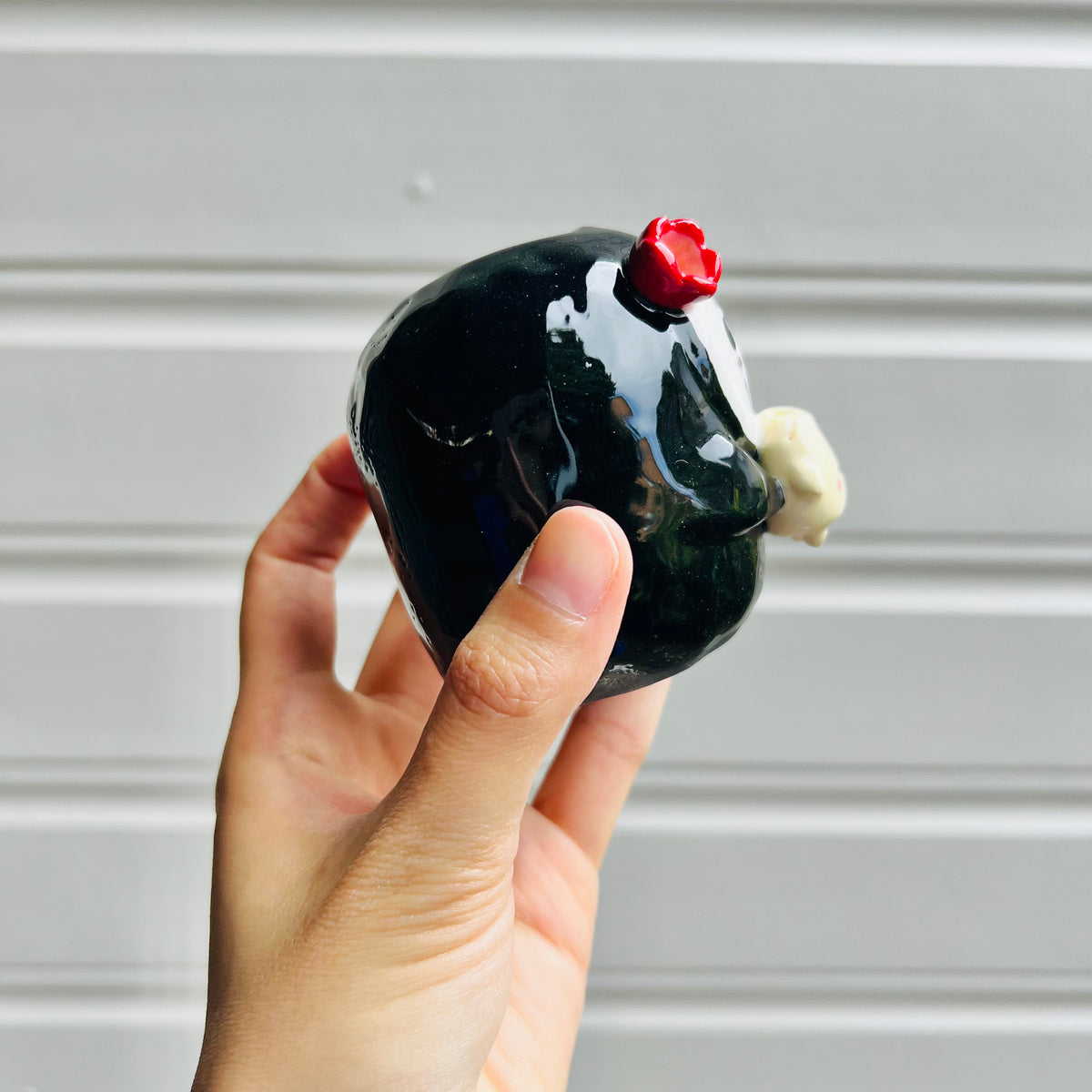 No Face vase with dumpling friend – Muld Pottery